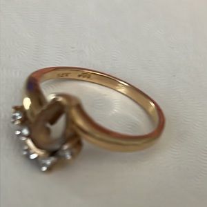 American Vintage | Jewelry | 4k Yellow Gold Sz 725 Ladies Ring W Five ...